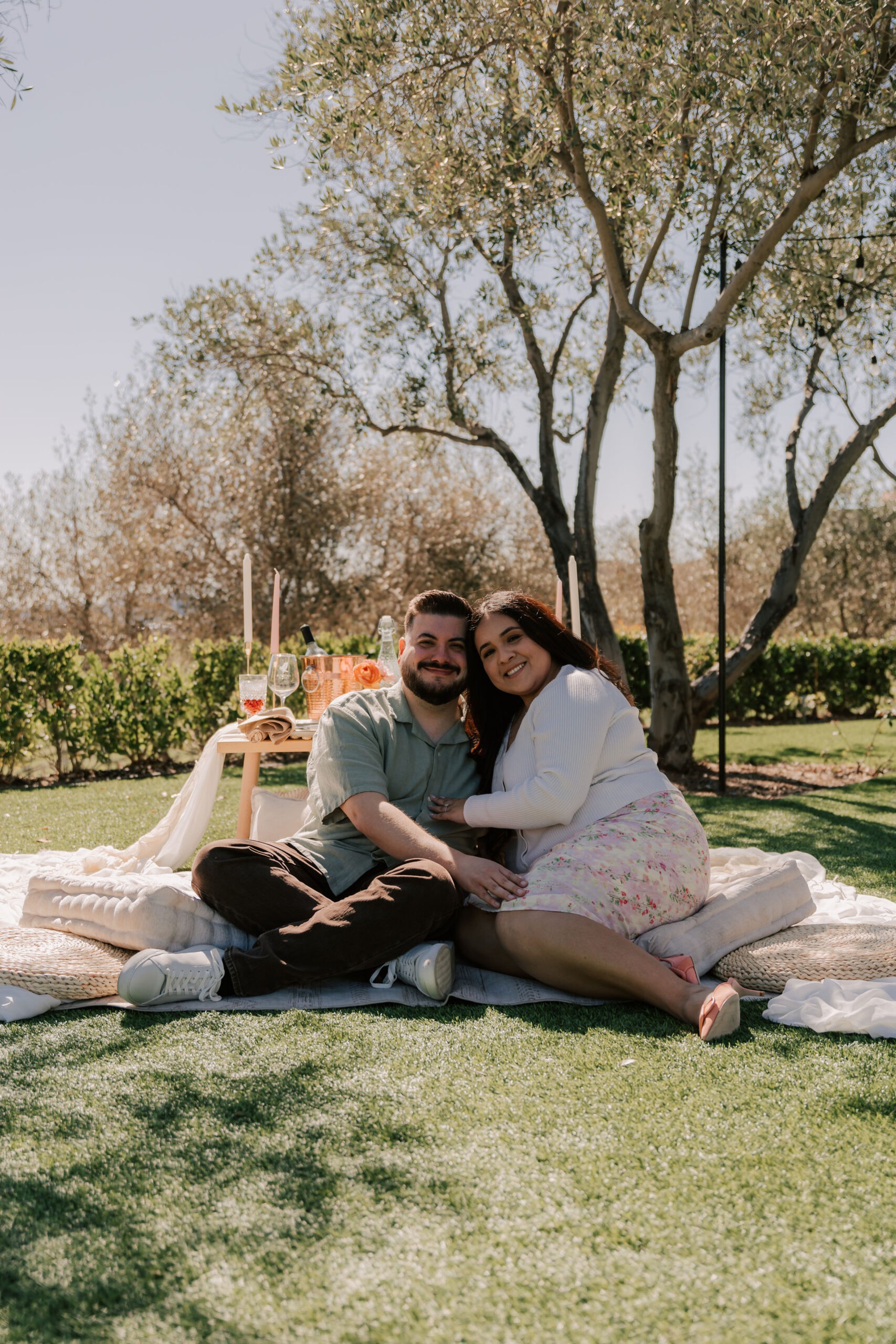 How to Look Natural and Beautiful in Engagement Photos